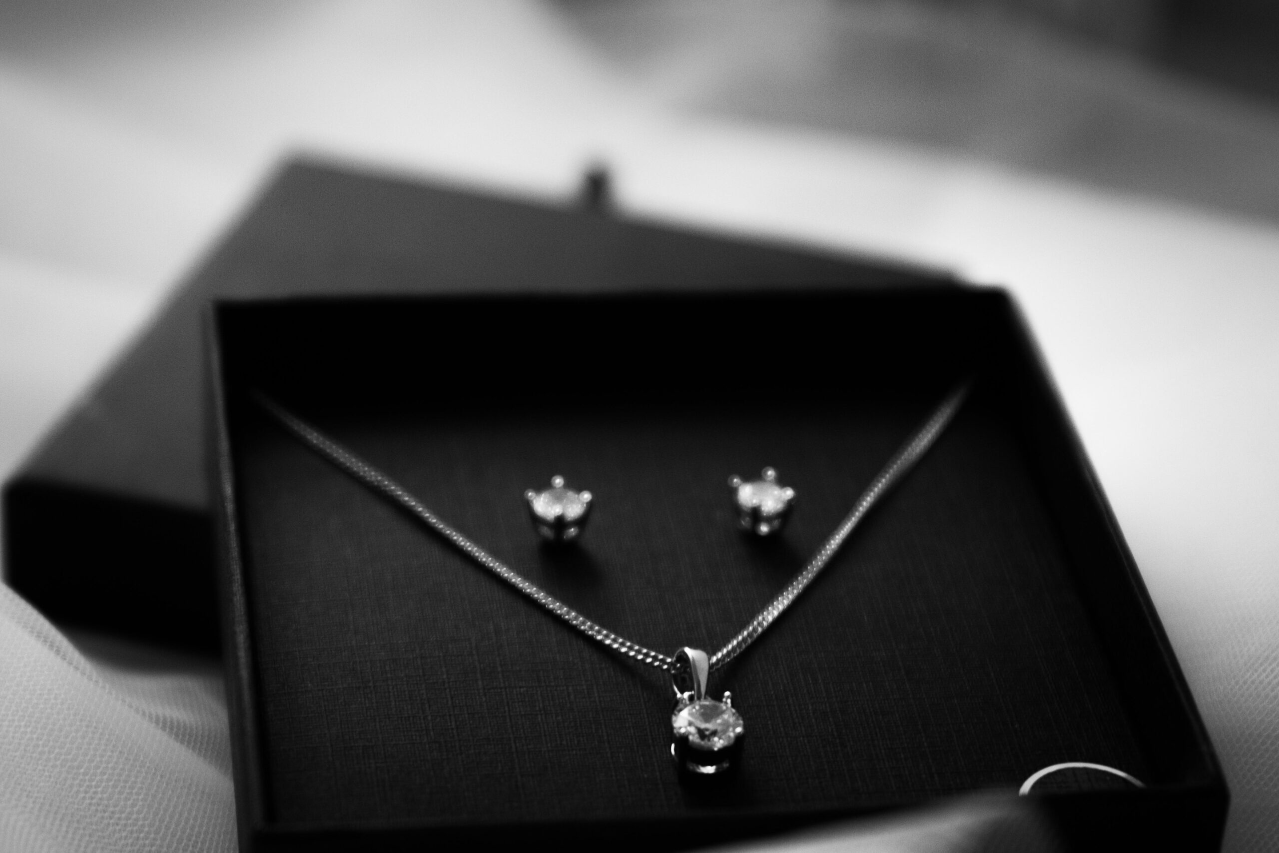A Comprehensive Guide to Choosing the Perfect Pendant Chain - A Nation ...